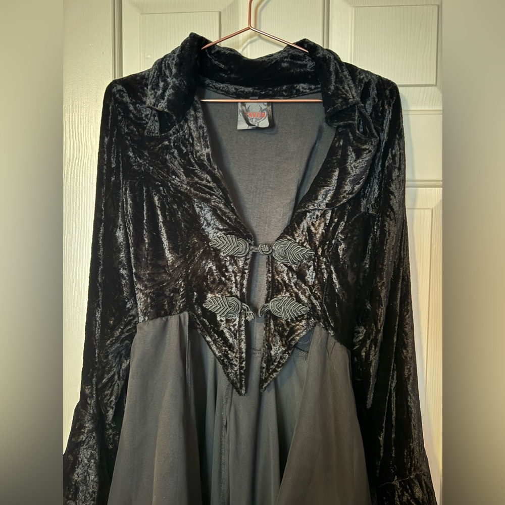 Raven Gothic Velvet Duster - Gem